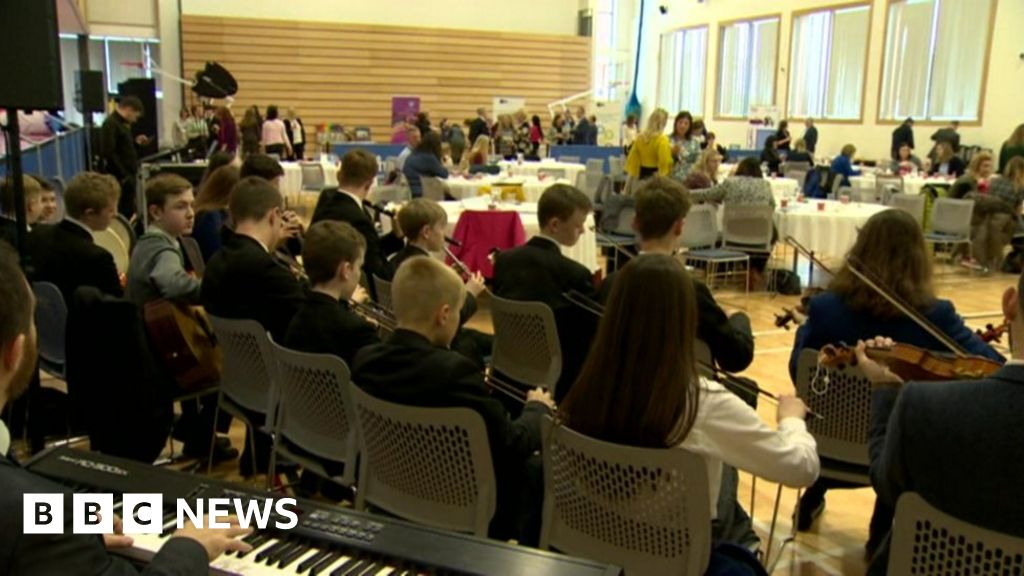 60,000 pupils in shared education in Northern Ireland - BBC News