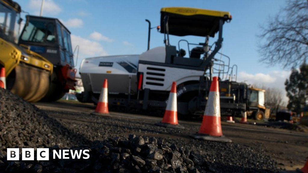 Kent: Coldharbour roundabout upgrade work set to begin - BBC News