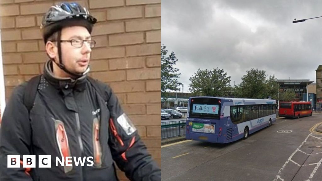 Convicted paedophile jailed after vigilante sting - BBC News