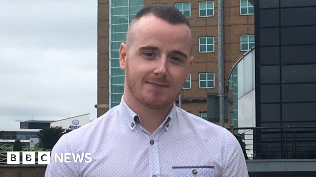 Male nurse: 'I was told to become a brickie' - BBC News