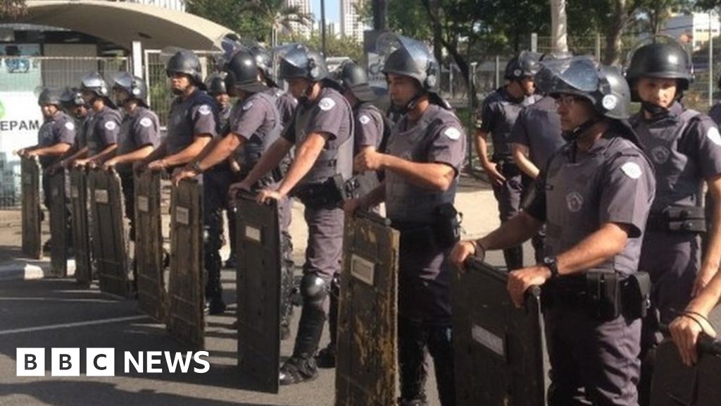 Brazilian policemen arrested over Sao Paulo shooting spree - BBC News