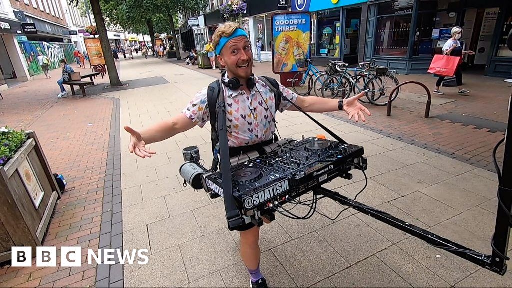 Covid-19: DJ SUAT takes nightclub on to the streets - BBC News