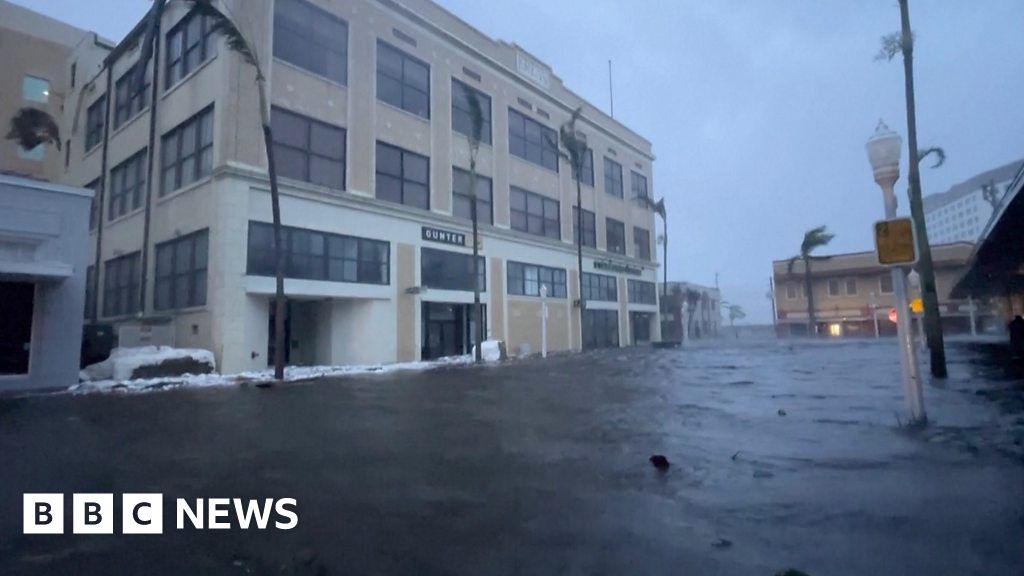 Watch: How quickly water rises in a storm surge - BBC News