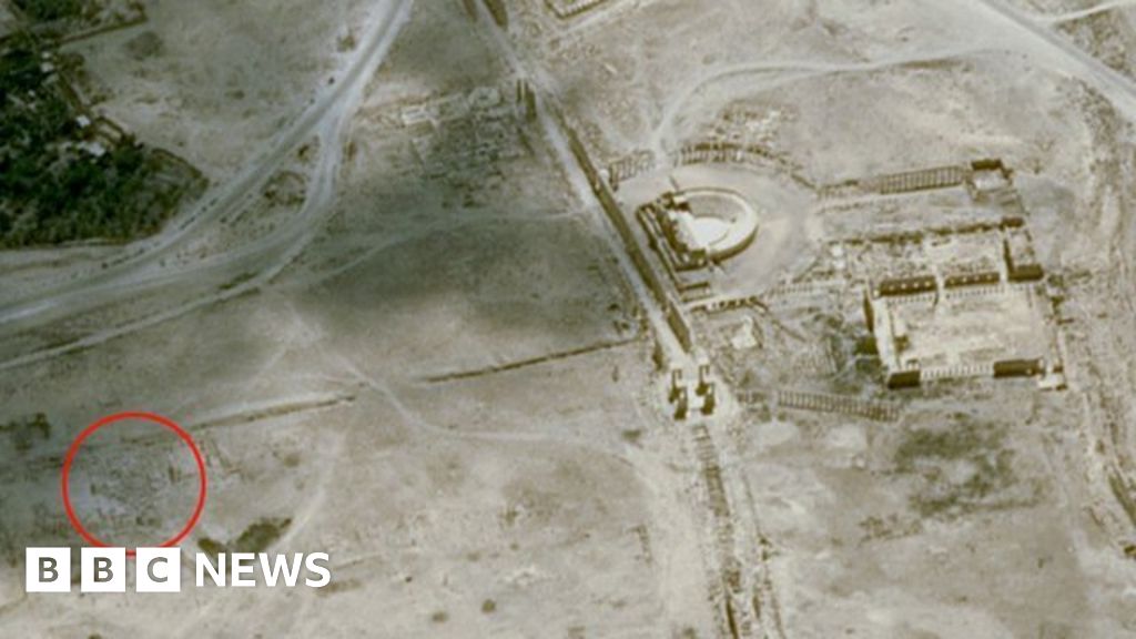 Palmyra: Satellite image of IS destruction - BBC News