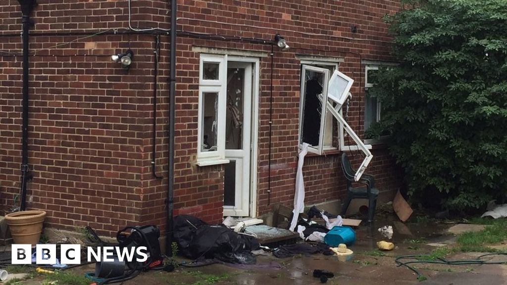 Northolt armed stand-off: Police actions to be reviewed - BBC News
