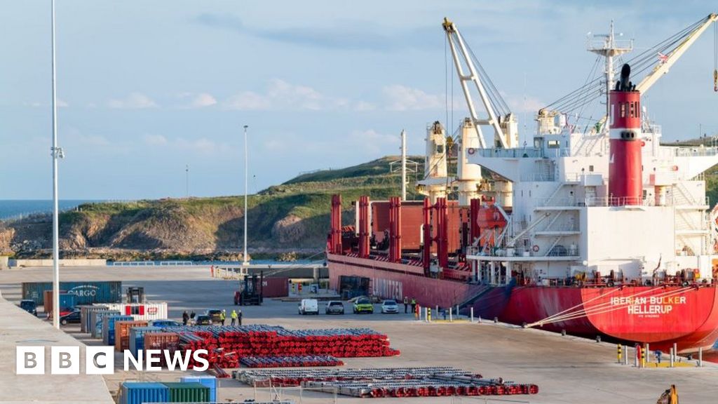 Ship worker dies on board vessel at Aberdeen's south harbour - BBC News