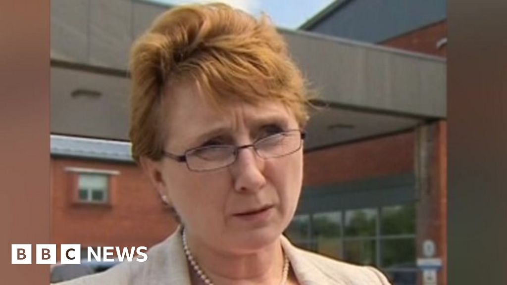 Worcestershire Royal Hospital boss resigns after sick leave - BBC News