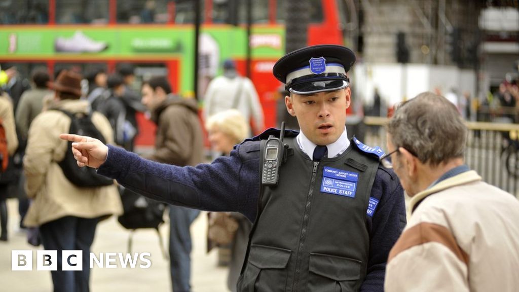 No decision on fate of Met's PCSOs until end of year - BBC News