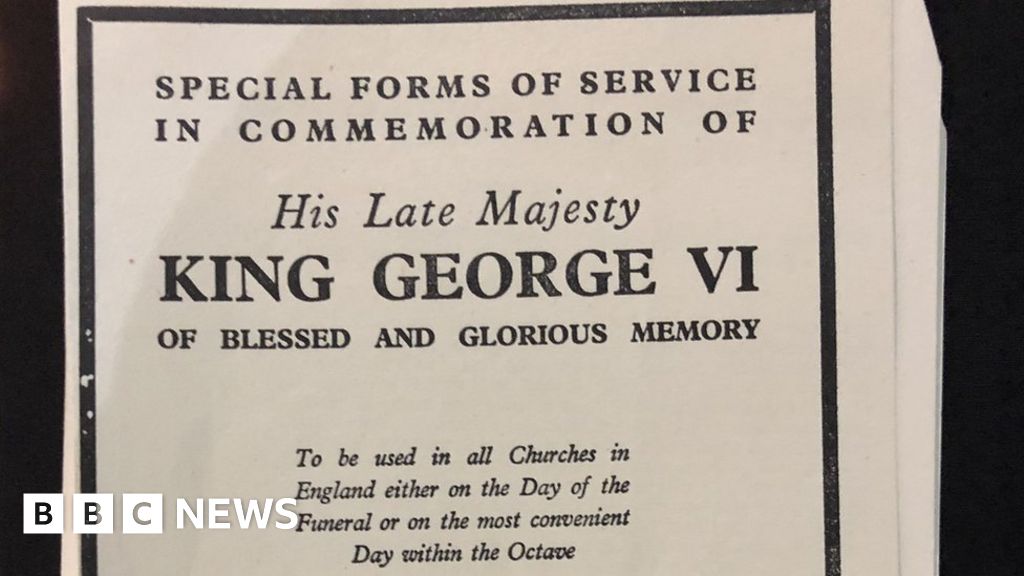 George VI funeral leaflet falls at service for Queen - BBC News