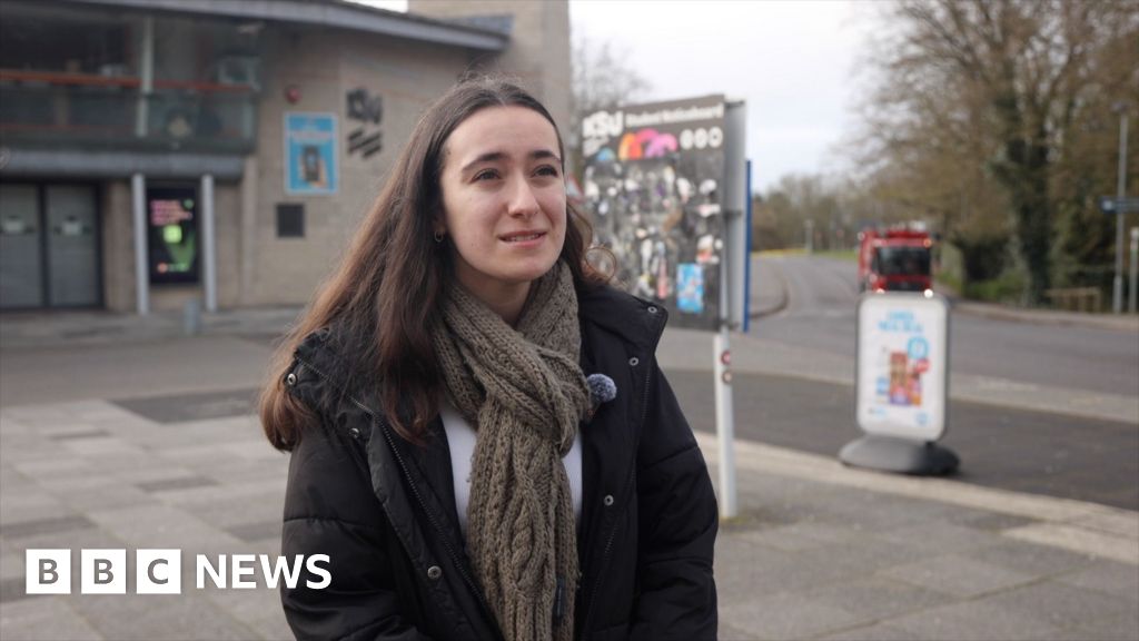 Student in close contact with meningitis expresses concern - BBC News