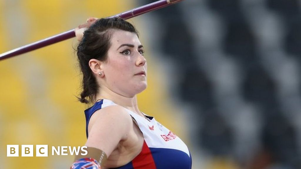 Civic reception for Paralympian javelin thrower Hollie Arnold - BBC News