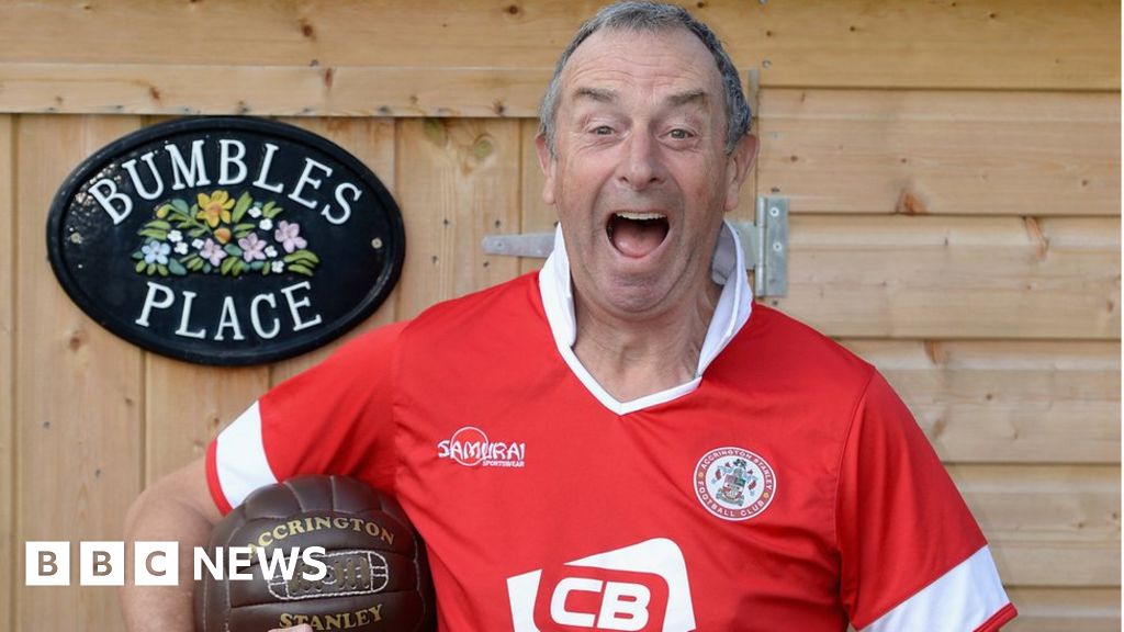 Cricket 'legend' David 'Bumble' Lloyd to get freedom of Accrington ...