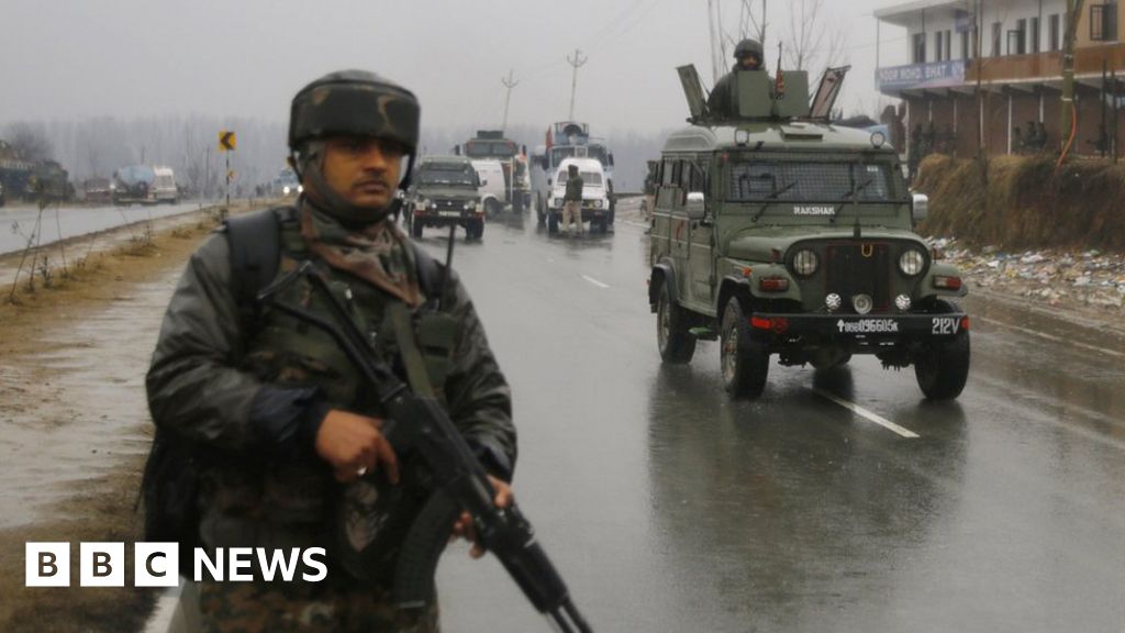 Kashmir attack: Bomb kills 40 Indian paramilitary police in convoy ...