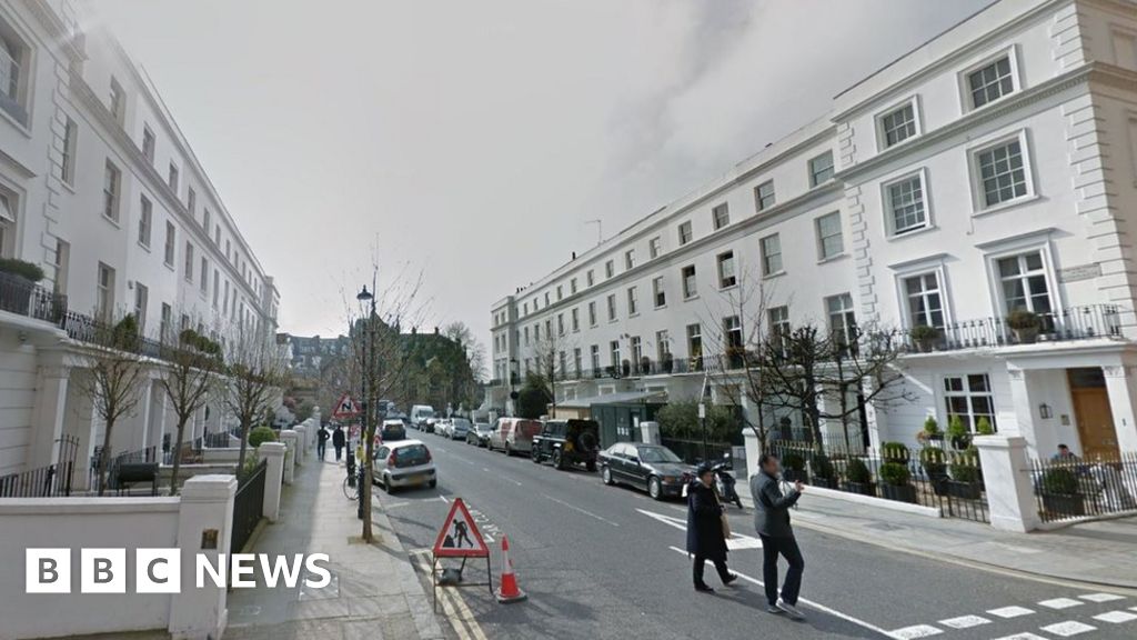 Knightsbridge Moped Attack Man Left With Facial Injuries