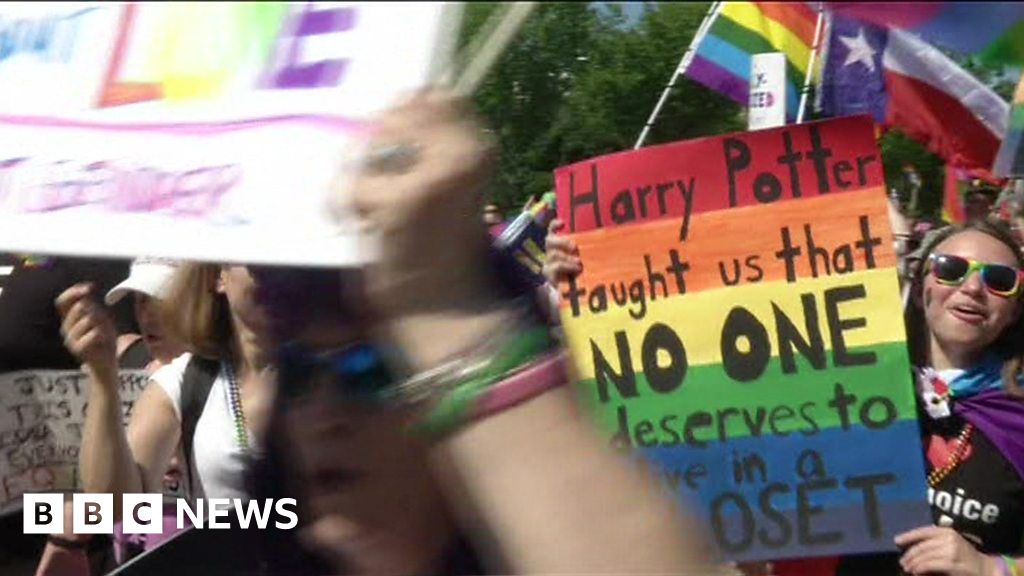 Thousands march in Washington for LGBT rights