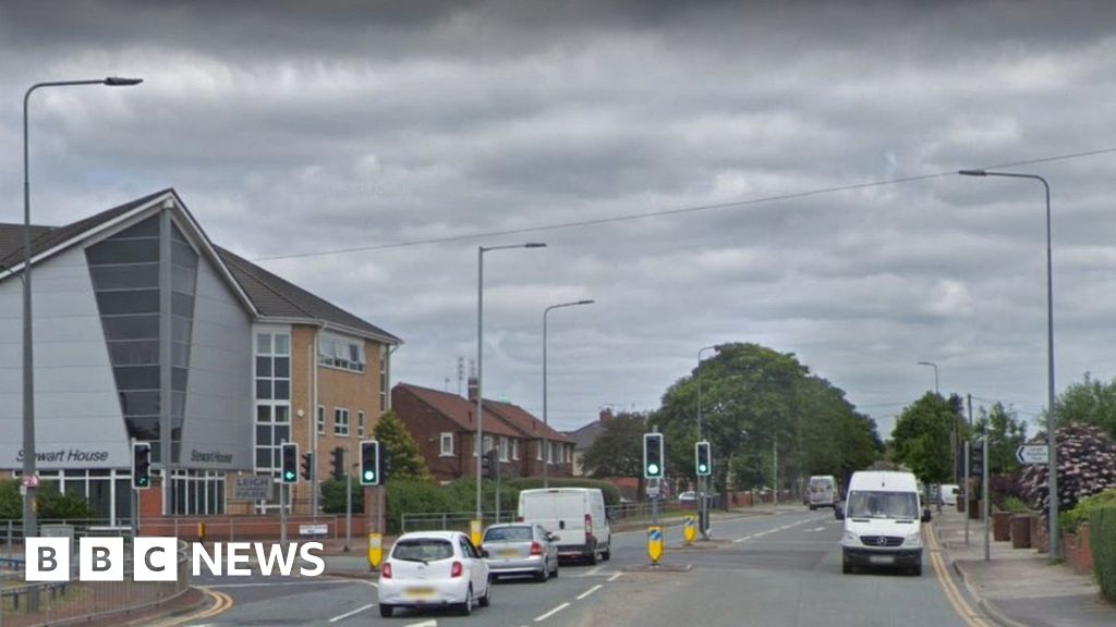 Leigh crash: Teenager driver killed - BBC News