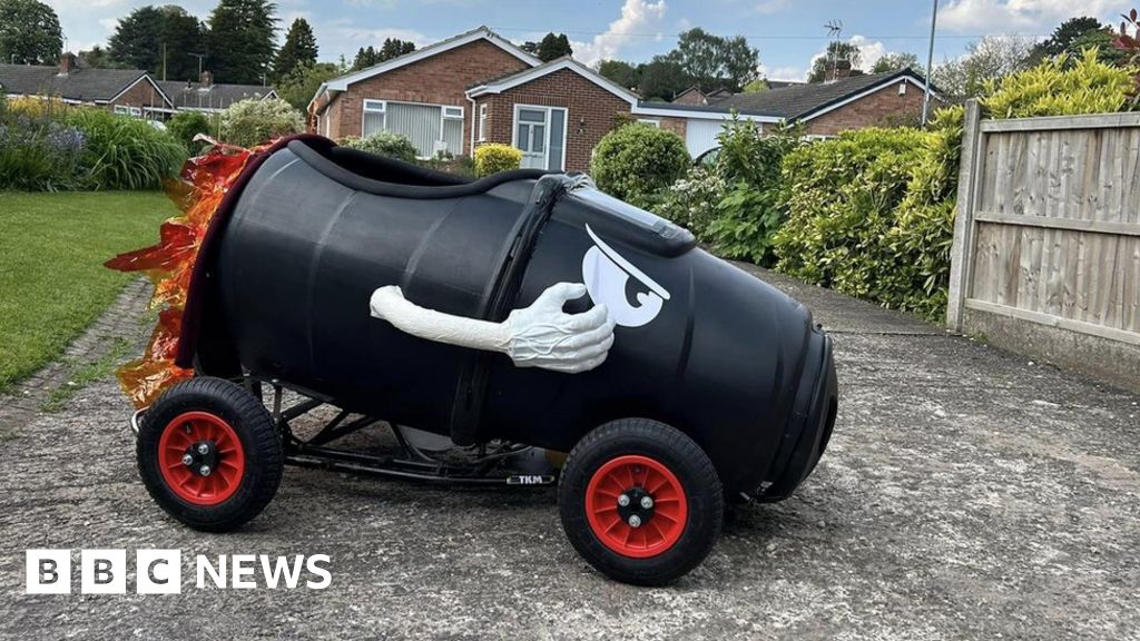 Ashby soapbox racers to raise money for boy's treatment - BBC News