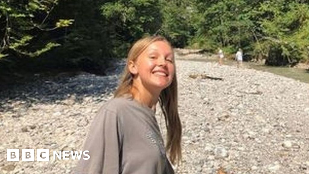 Zambia crocodile attack: Amelie Osborn-Smith to return to UK - BBC News