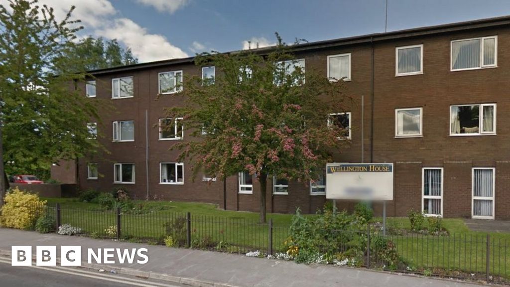 Stretford fire death rescuers sought - BBC News