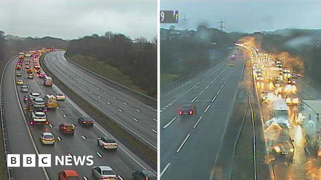 Tailbacks ease after lorry crash shuts Cardiff M4 lanes - BBC News