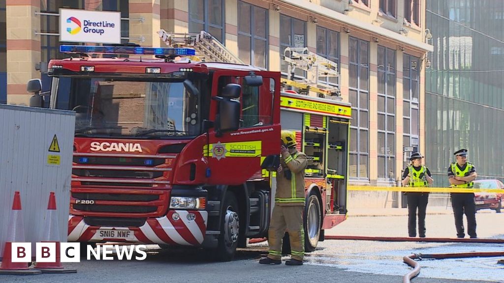 Office block fire in Glasgow brought under control - BBC News