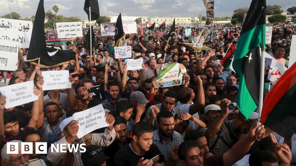 Benghazi attack: Six die as mortars hit Libya protest - BBC News