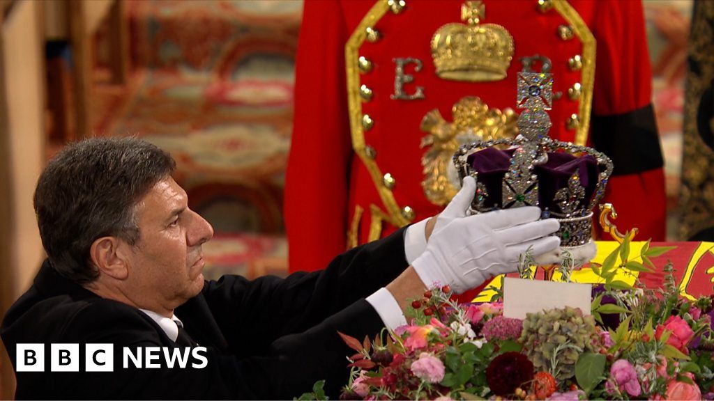 Crown, orb and sceptre taken from Queen for final time