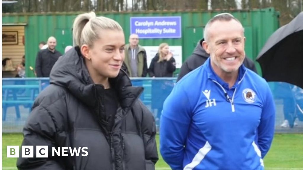 Alessia Russo: Arsenal striker returns to take training at former youth ...