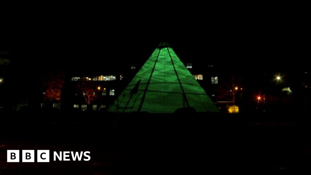 Illuminations celebrate Hull's maritime past - BBC News