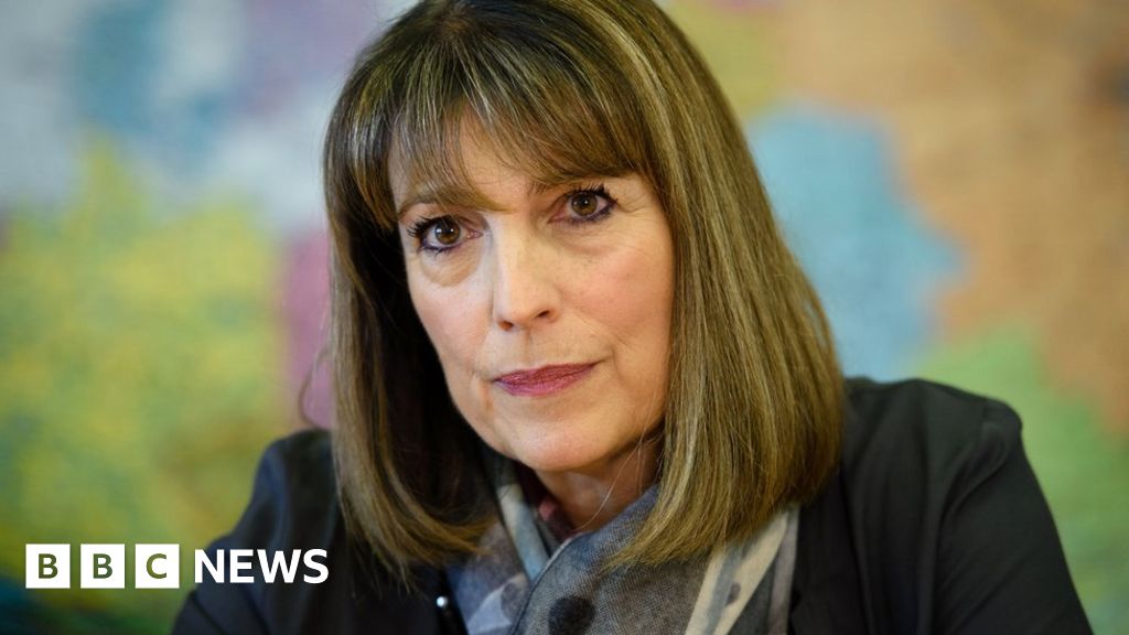 Six of the best: Women bosses in the FTSE 100 - BBC News