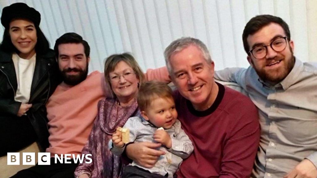 Mike McCarthy sets up support group after son's suicide - BBC News