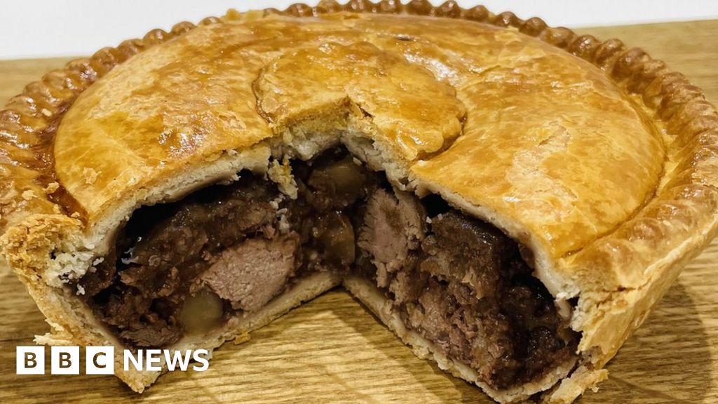 British Pie Awards: Meat pie triumphs despite rise of vegan bakes - BBC ...