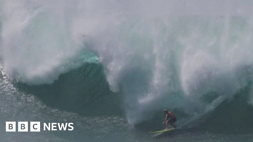 Surfer wins $75,000 after riding a 60ft wave - BBC News