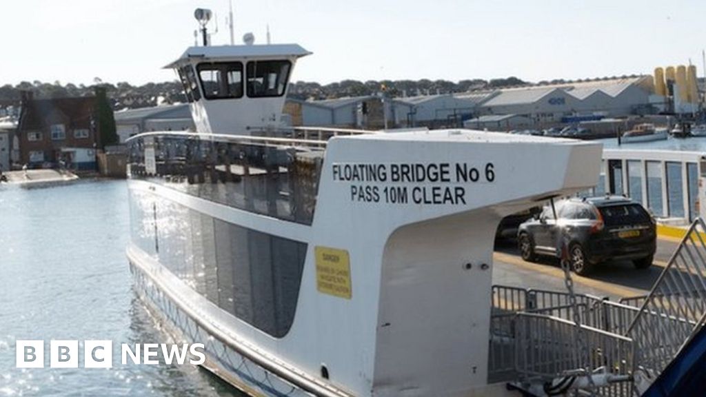 Cowes Floating Bridge: Ferry out of action until mid-November - BBC News