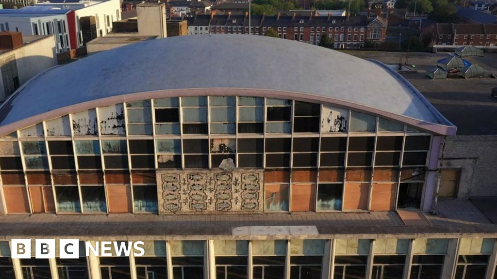 Hull demolition work uncovers hidden mosaic