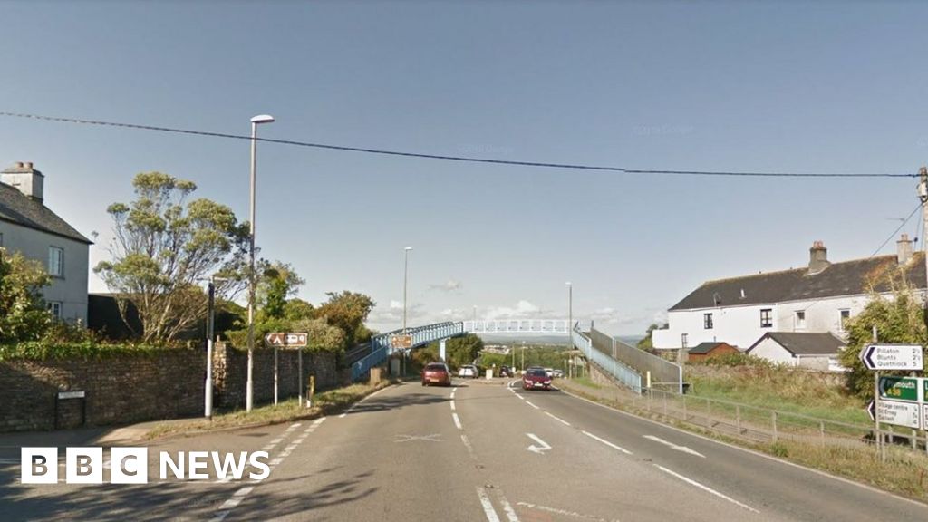 A38 crash near Saltash leaves a number of people hurt - BBC News