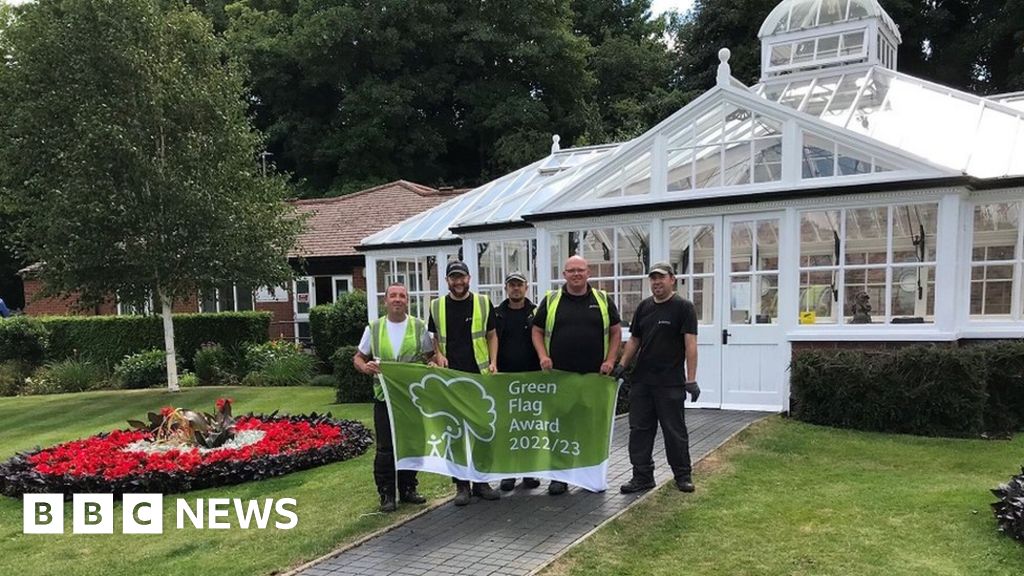 Five Chesterfield parks win prestigious Green Flag award - BBC News