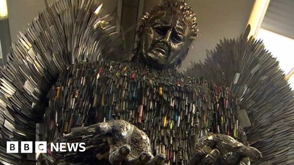 Stab victim mum in Trafalgar Square sculpture plea