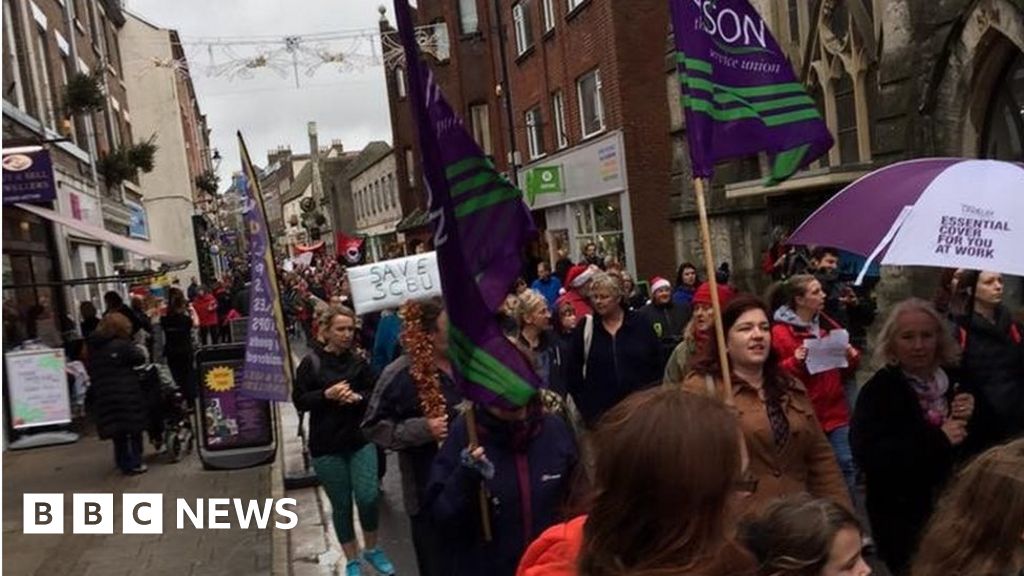 Hundreds march over threat to children's ward at Dorset County Hospital ...