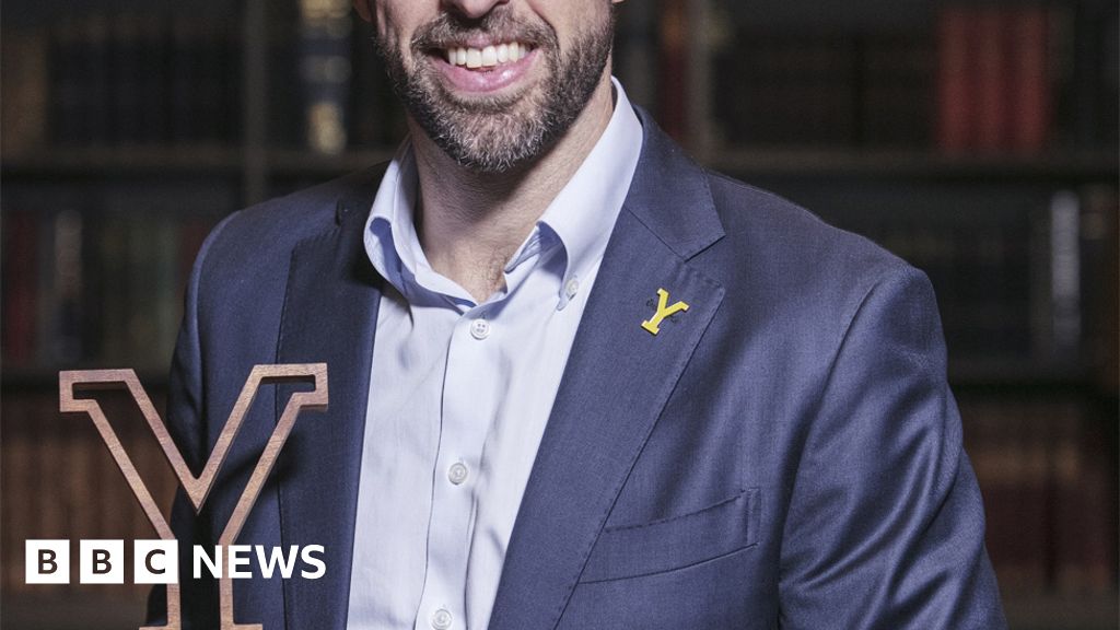 England boss Gareth Southgate is Honorary Yorkshireman - BBC News