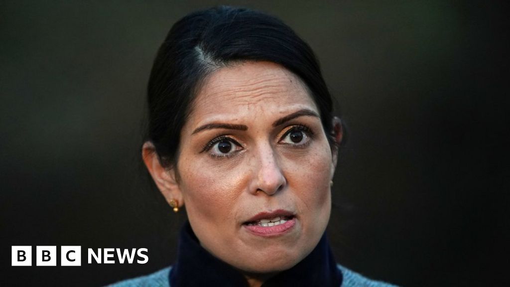 Police Federation says it has no confidence in Patel amid pay row