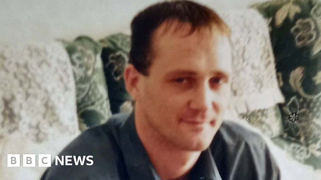 Basildon: Teen charged with murder over Terry Leeks death at park - BBC ...