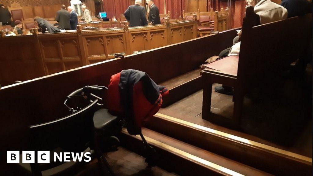 York: Council chamber 'excludes disabled people' - report - BBC News