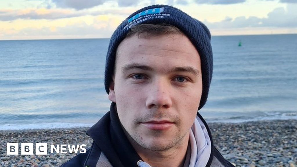 Llandudno: Nightclub stab attack survivor leads campaign - BBC News