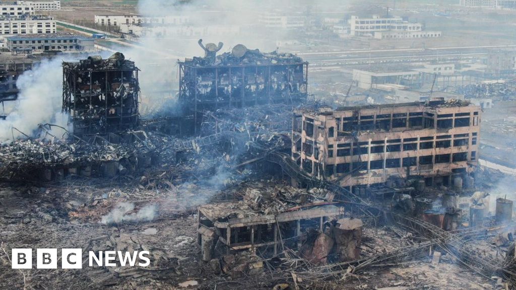 China chemical blast: Survivor found but toll rises again - BBC News
