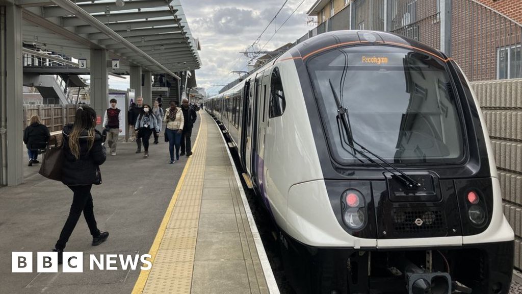 Elizabeth line not meeting high standards, says London mayor - BBC News
