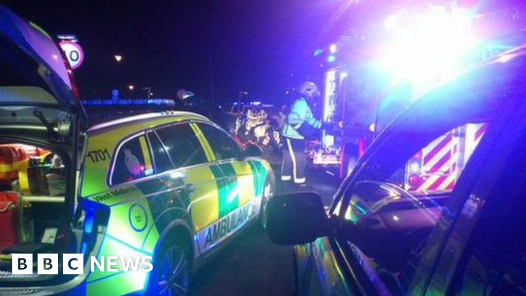 Man Dies As Cars And Lorries Crash On M40 In Warwickshire Bbc News