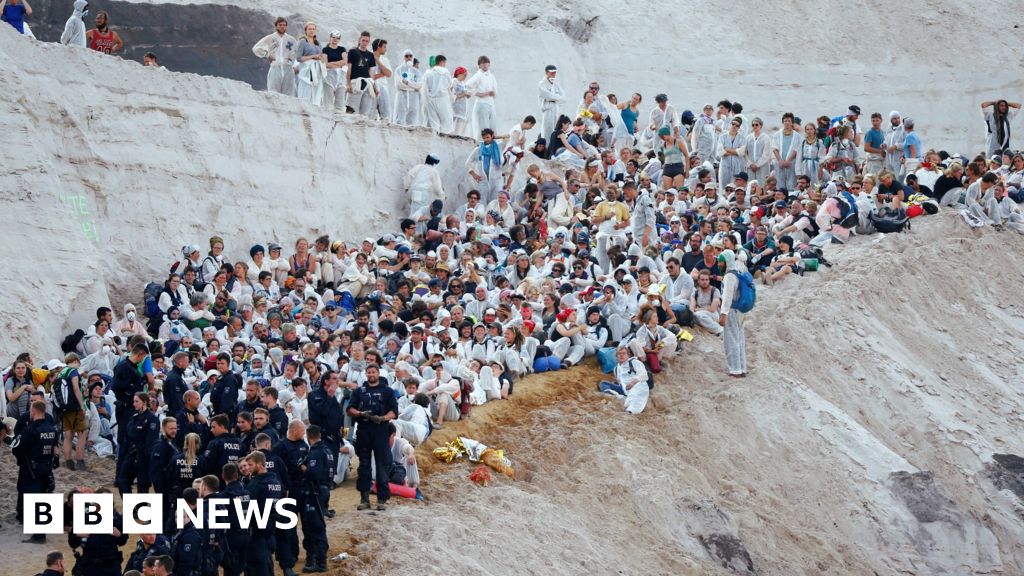 Climate protesters storm Garzweiler coalmine in Germany