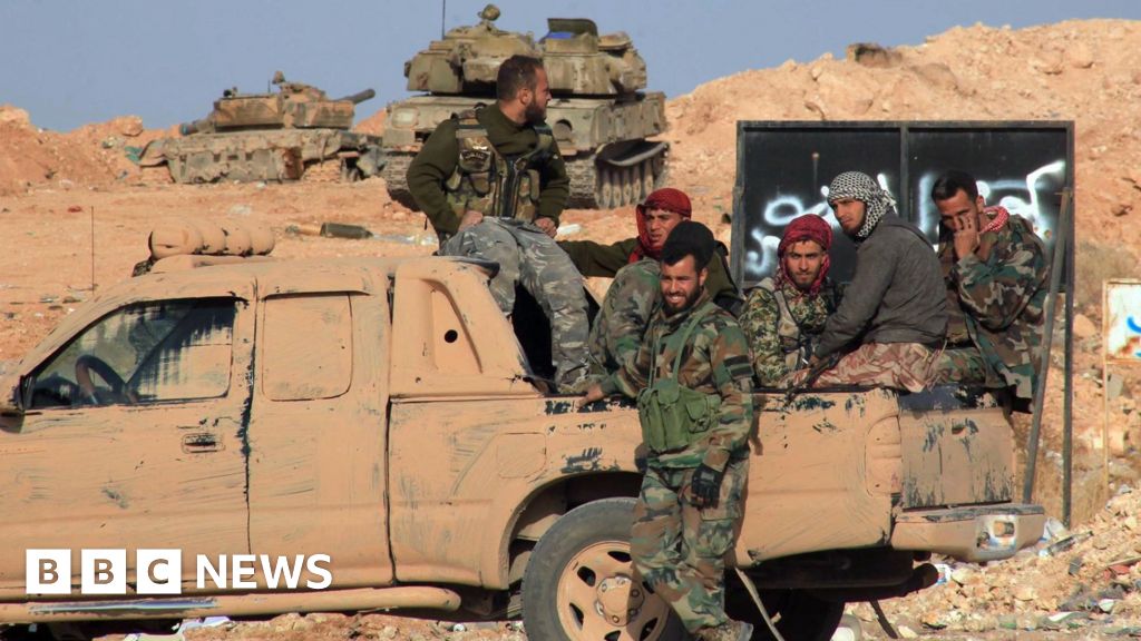 Syria conflict: Army 'breaks IS siege of Kuwairis airbase' - BBC News
