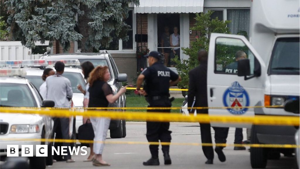 Three dead in Canada in triple crossbow murder - BBC News
